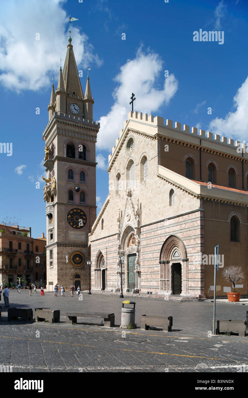 Dom von Messina mit Campanile auf der Insel Sizilien, Mittelmeer ...