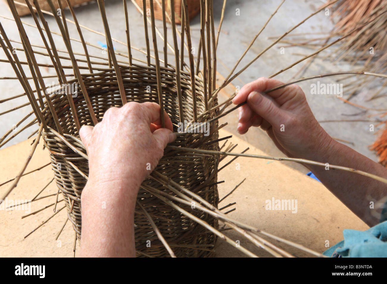 Traditional weaving techniques hi-res stock photography and images - Alamy