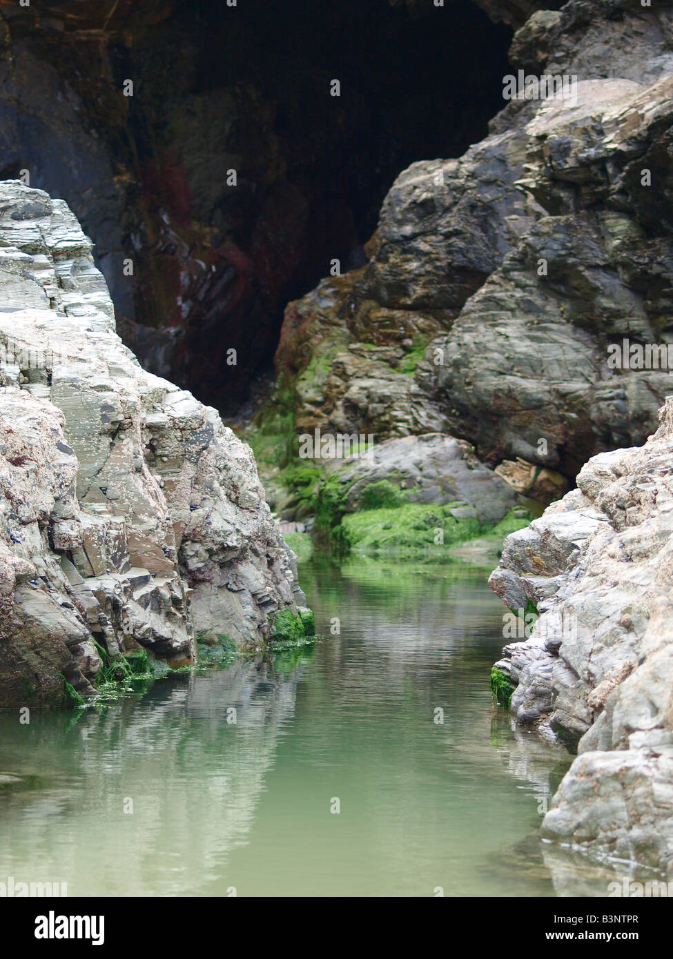 Rocks cave hi-res stock photography and images - Alamy