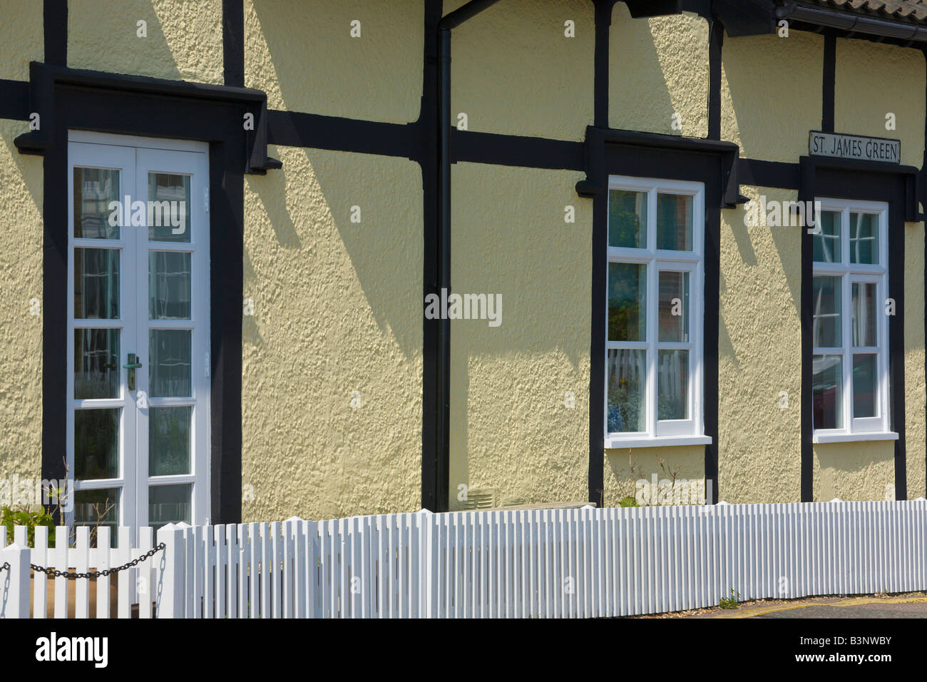 Painted cottages hi-res stock photography and images - Alamy