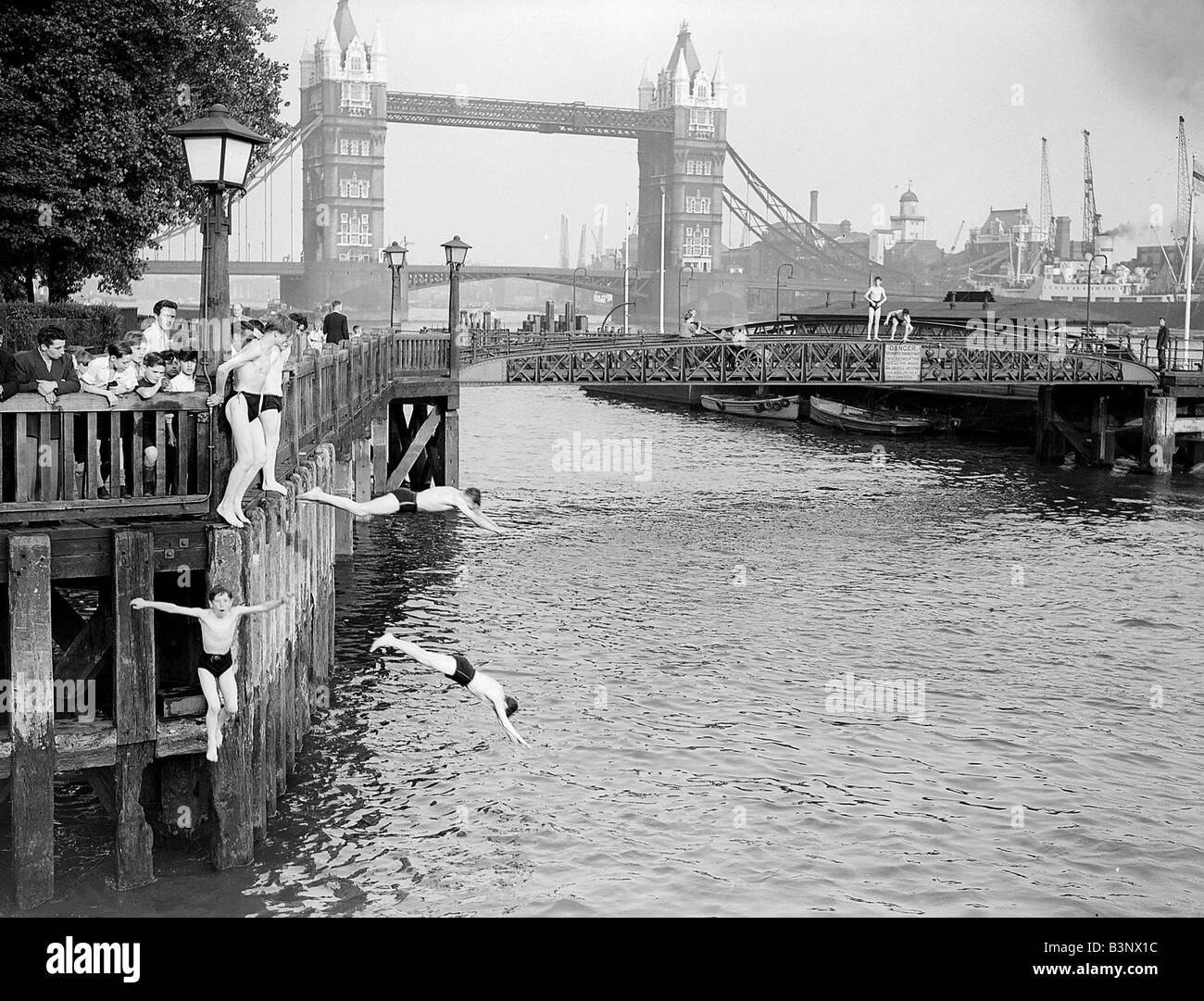 Weather Hot London Tower Bridge June 1952 Boys jumping off the bank of ...