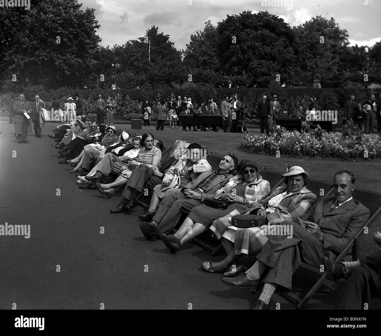 August bank Holiday Scenes in London August 1953 Stock Photo - Alamy