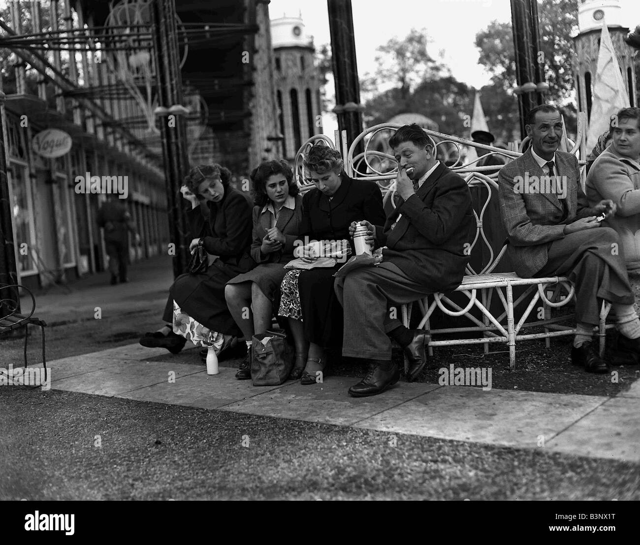 1950s street scene london Black and White Stock Photos & Images - Alamy