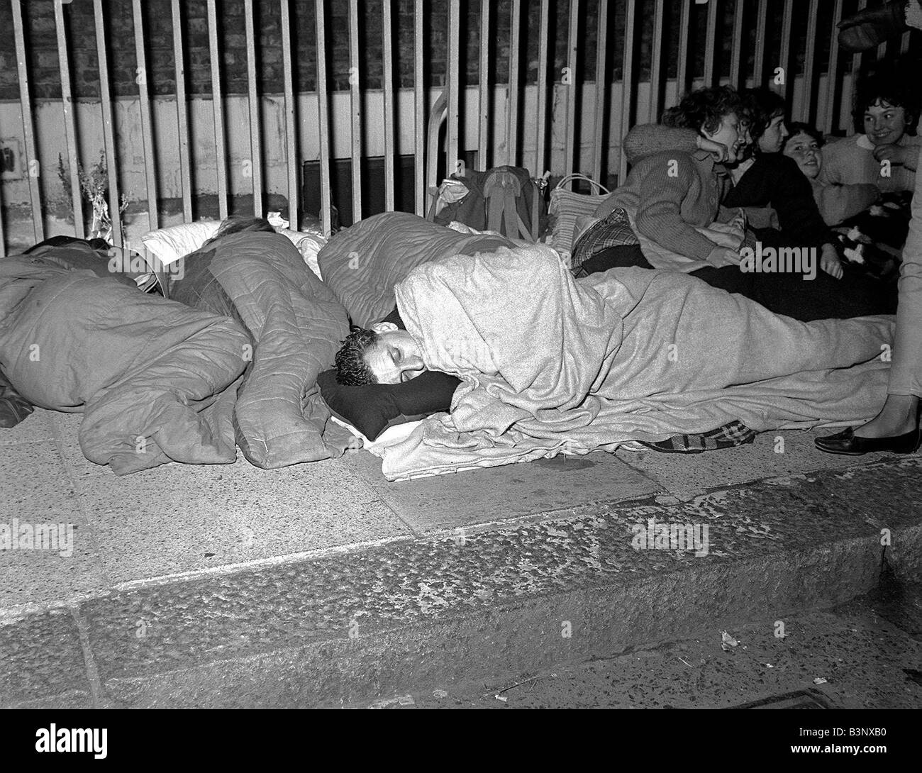 Beatles november 1963 fans beatles Black and White Stock Photos ...