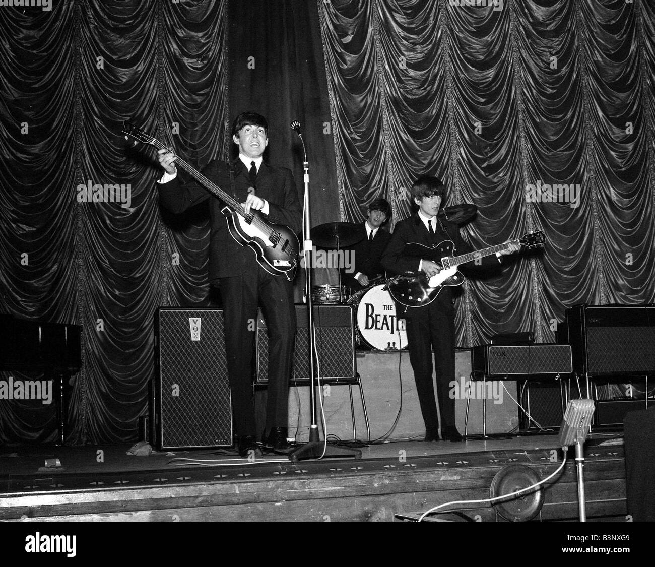 Beatles on stage hi-res stock photography and images - Alamy