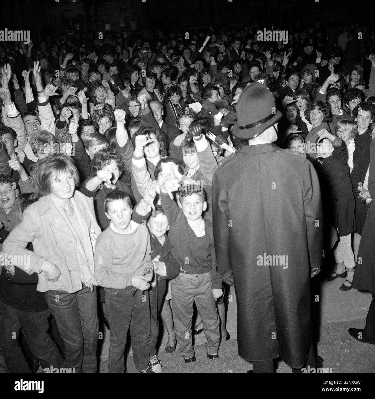 Beatles fans 1963 hi-res stock photography and images - Alamy