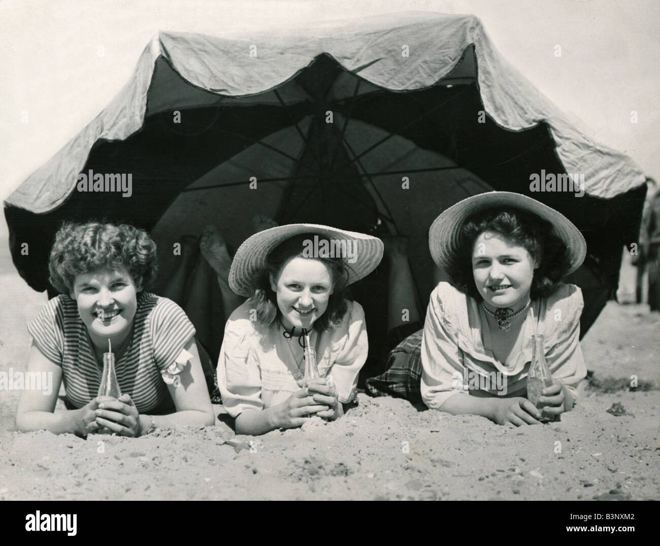 Doreen Hail Margaret Maureen Bates from Coventry get into the bank ...