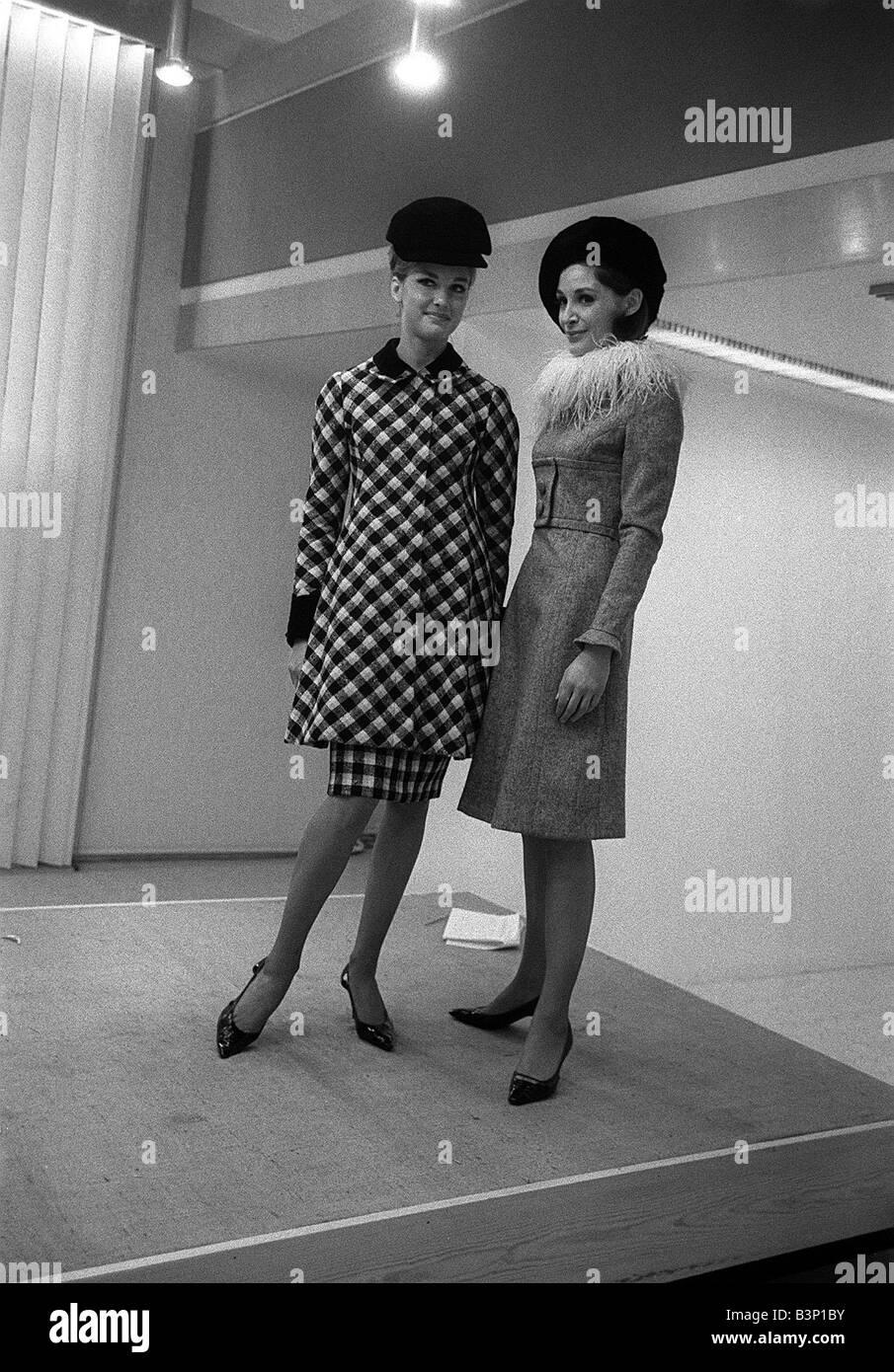 1960s fashion clothing september 1962 hi-res stock photography and ...