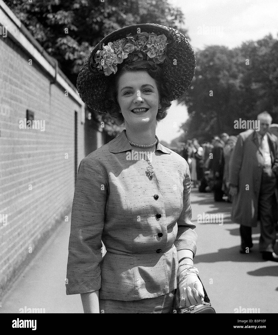 Ascot Fashion June 1954 Mrs Monica Tattersall at the Ascot Stock Photo ...