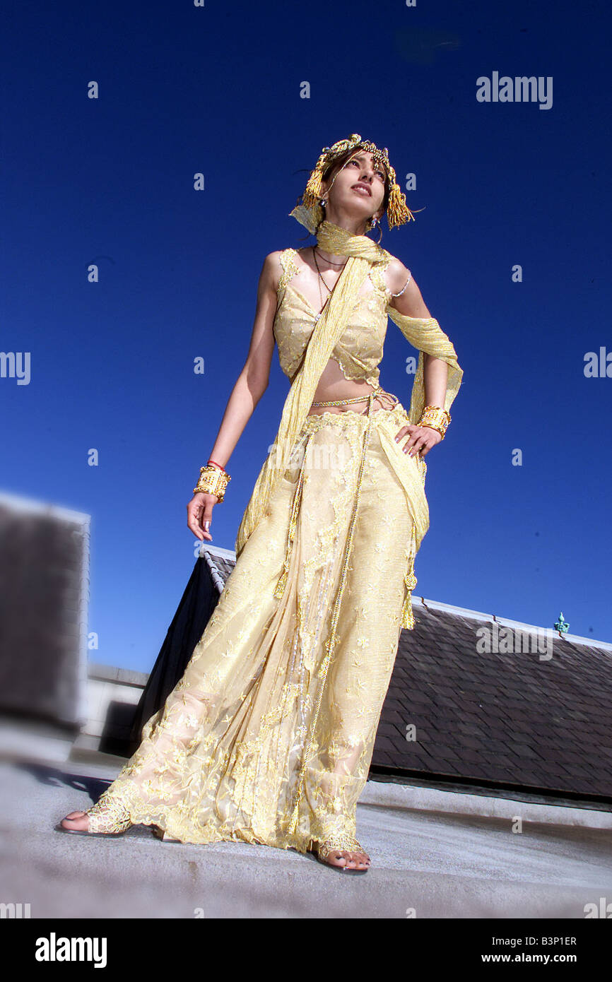 Voir To See Fashion Show At The Waterfront Hall March 2002 Malini ...