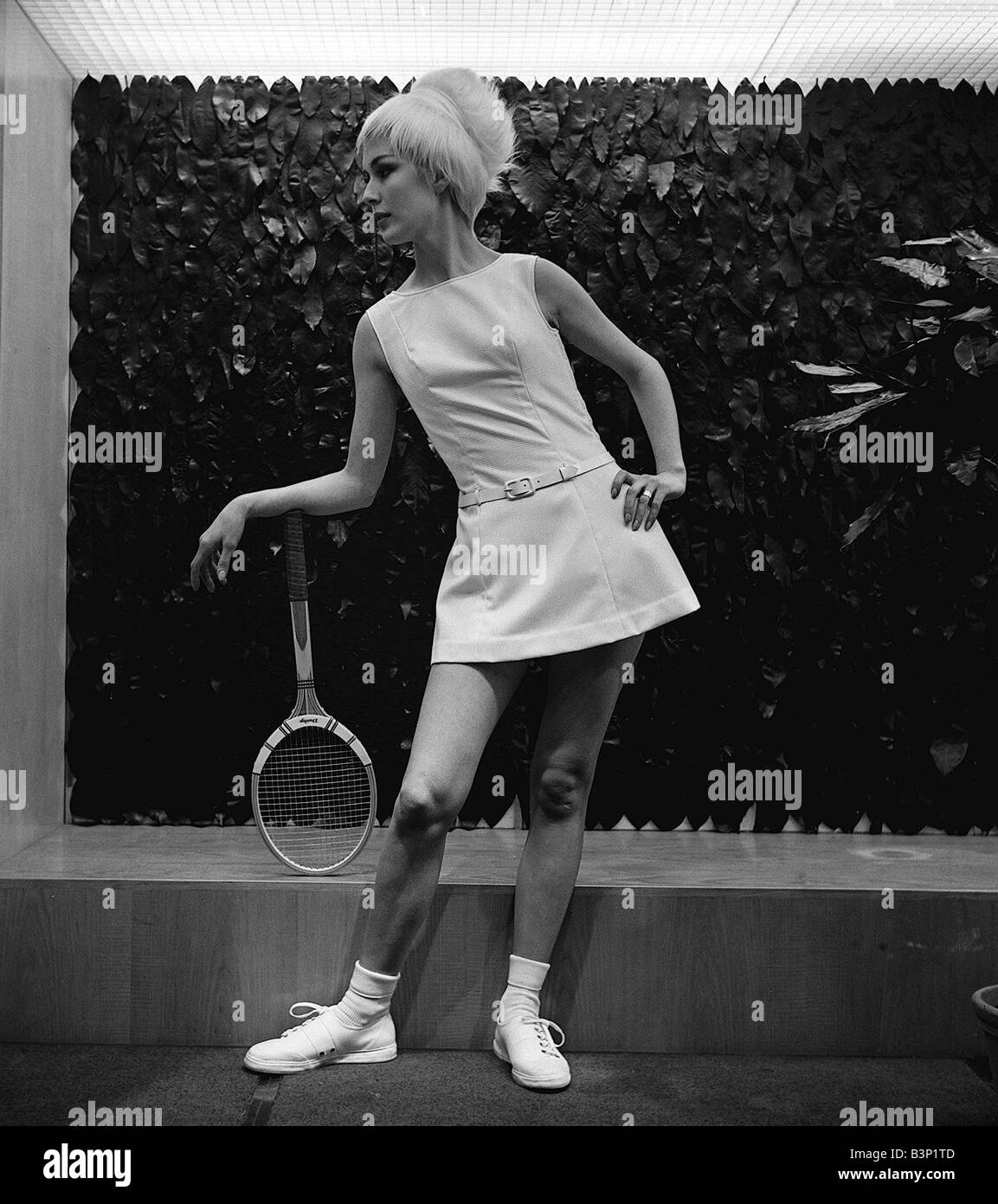 1960s Fashion Clothing January 1963 Teddy Tinling Fashion Jacqueline ...