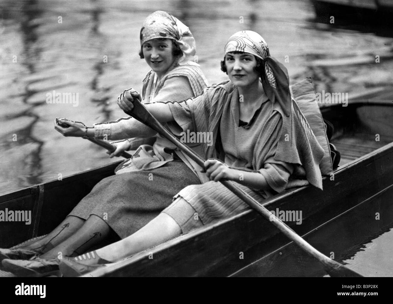 Two women rowing in the summer sun hi-res stock photography and images ...
