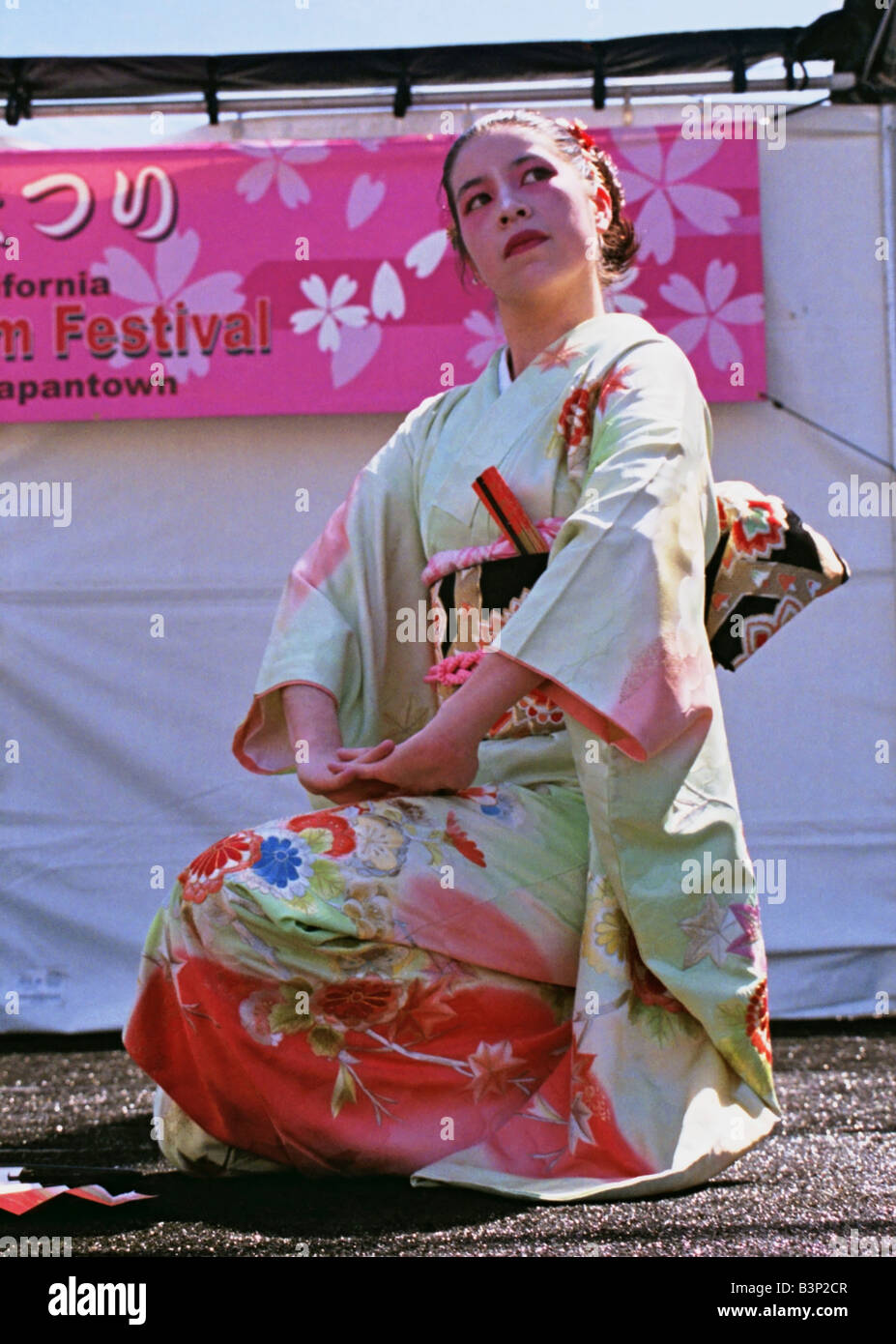 Traditional Japanese Dancer Stock Photo - Alamy