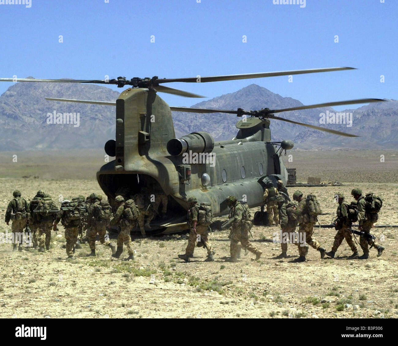 British Soldiers in Afghanistan May 2002 Marines in the Afghan desert ...