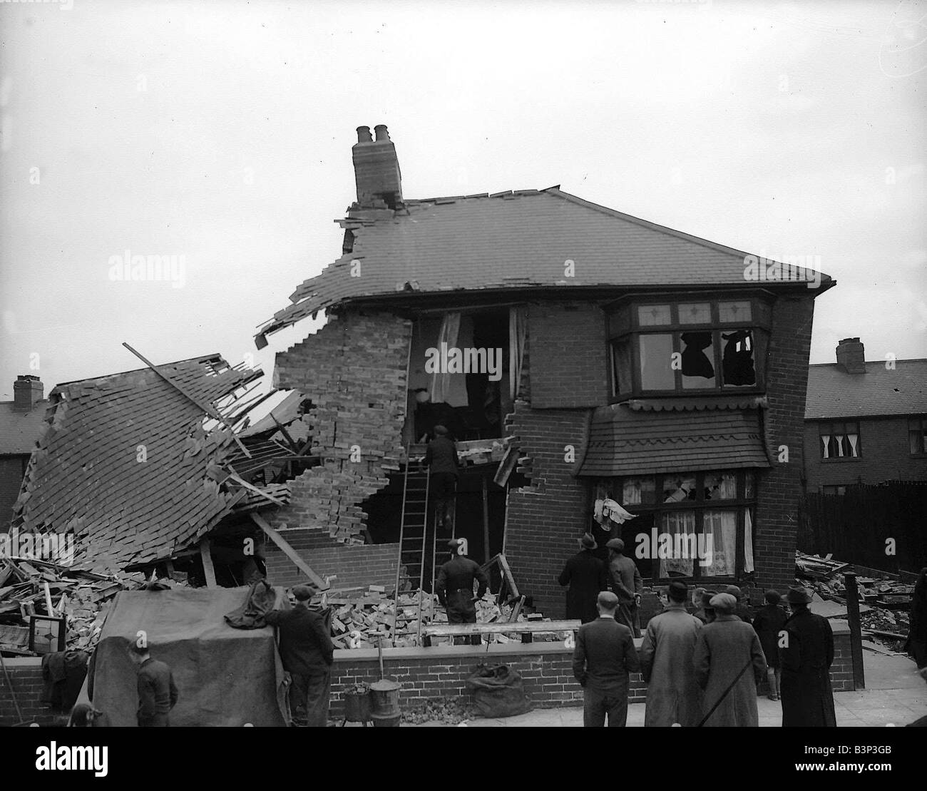 WW2 Bombing Bomb Damage York a house blown in two Stock Photo - Alamy