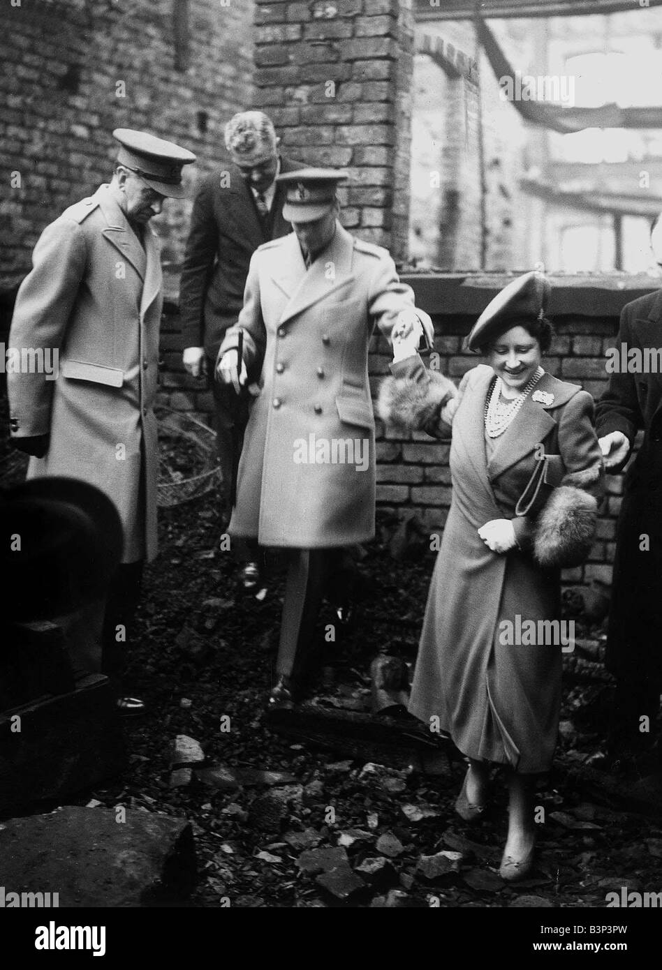 The queen mother 1940s hi-res stock photography and images - Alamy