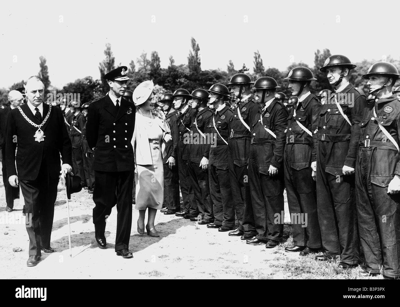 King George VI and Queen Elizabeth Queen Mother Visiting ARP Units ...