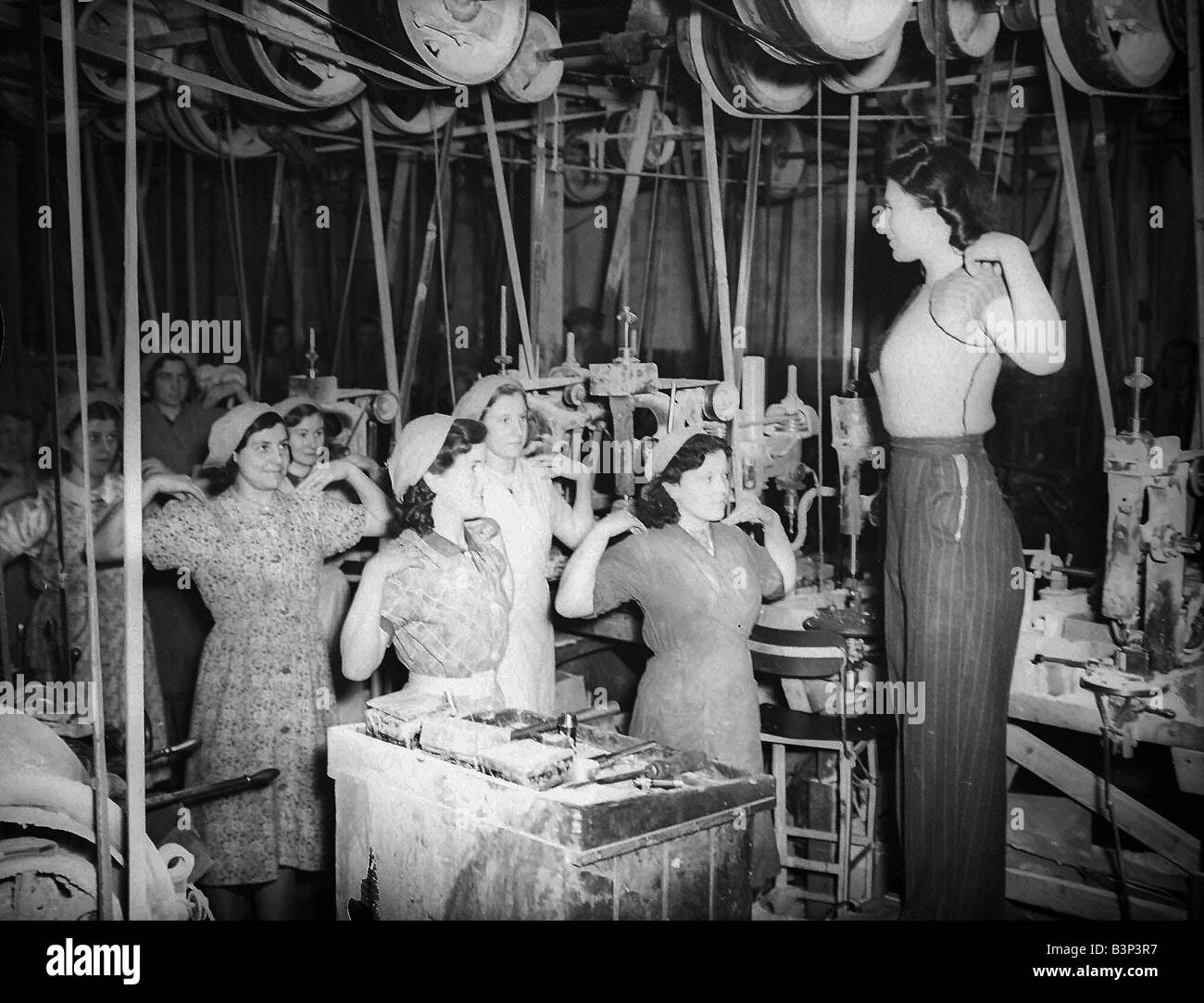 War Factory Ww2 Women High Resolution Stock Photography and Images - Alamy