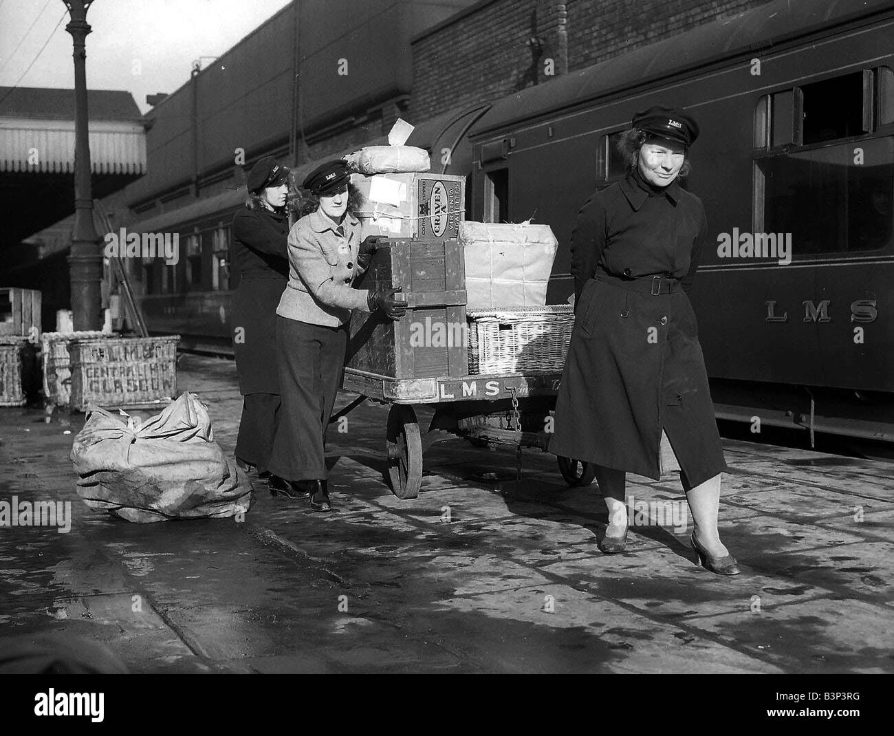 World war two war effort ww2 women working employment occupations hi ...