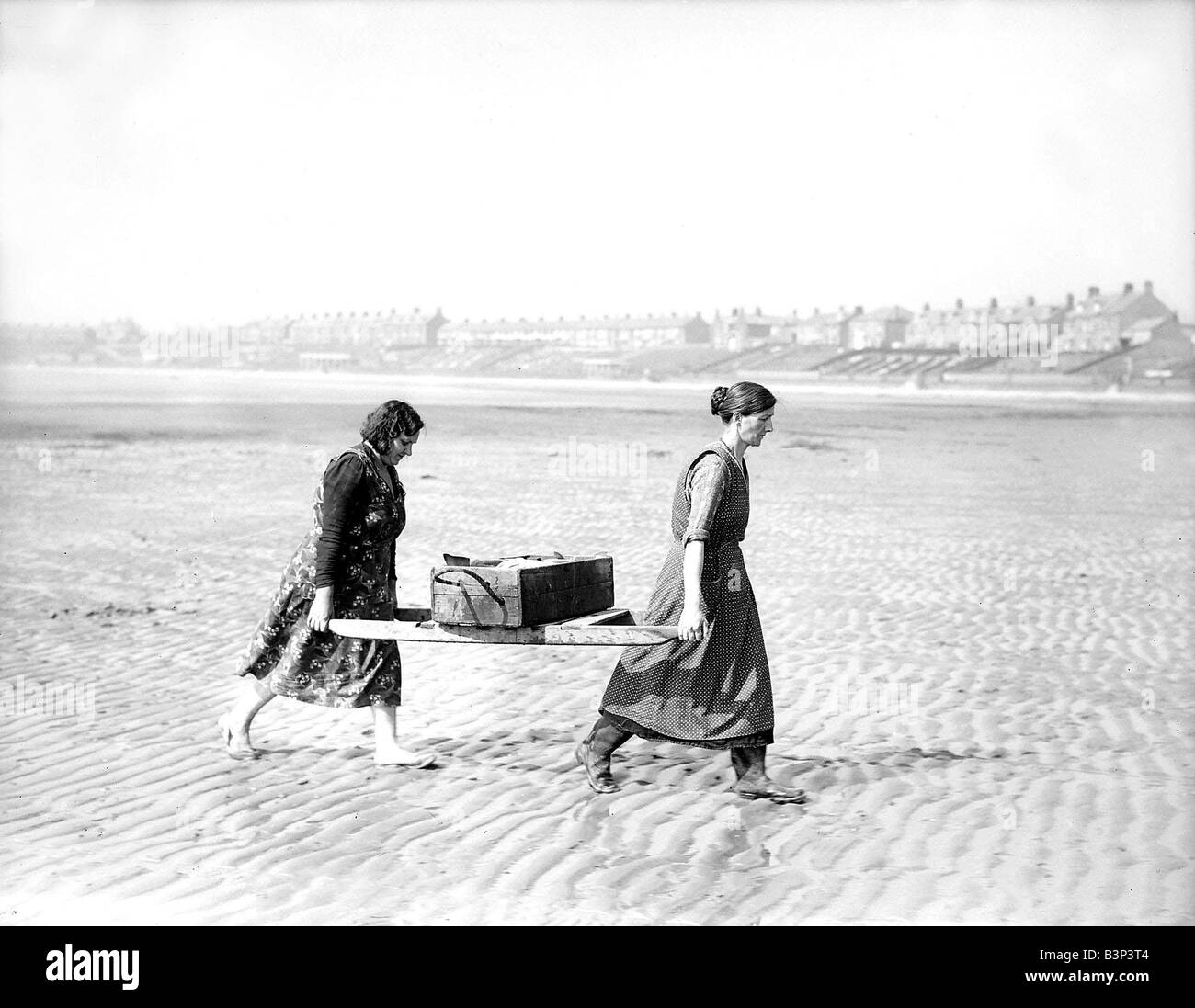 World war two war effort ww2 women working employment occupations hi ...