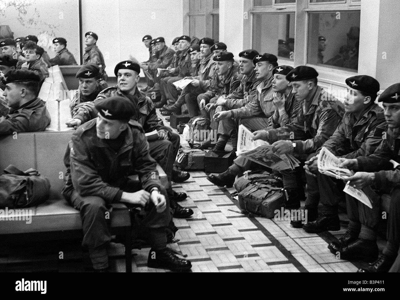 2nd Battalion Paratroop regiment January 1965 In briefing before ...