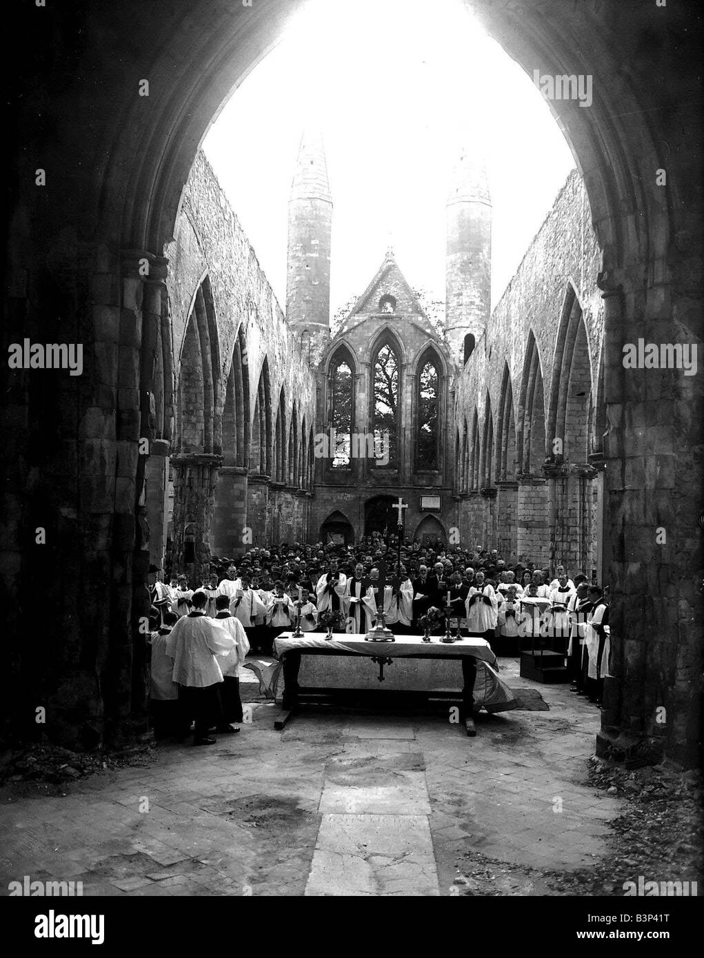 WW2 Norwich Air Raid Bomb Damage June 1943 Church sevice in bombed out ...
