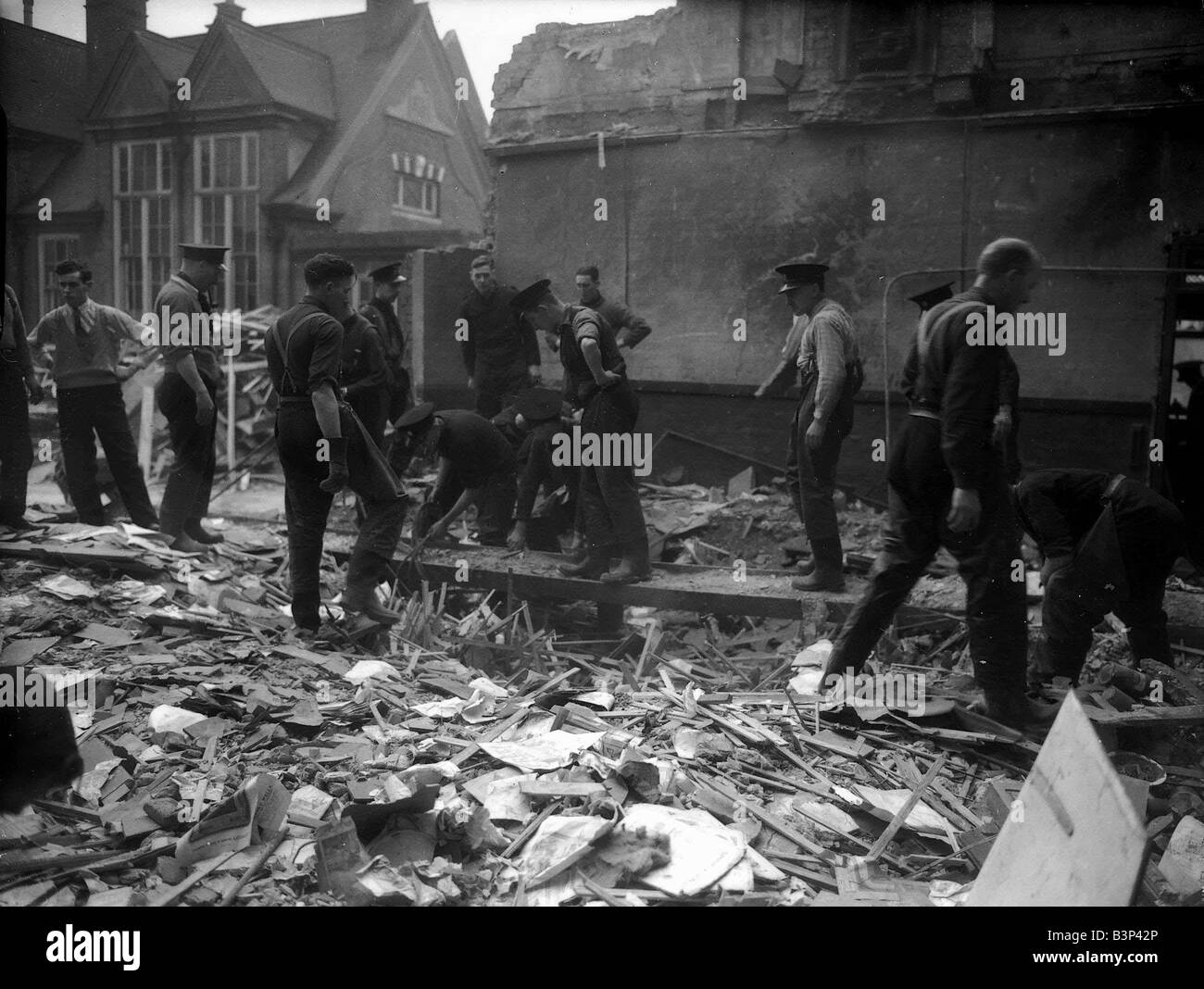 London air raid damage ww2 hi-res stock photography and images - Alamy