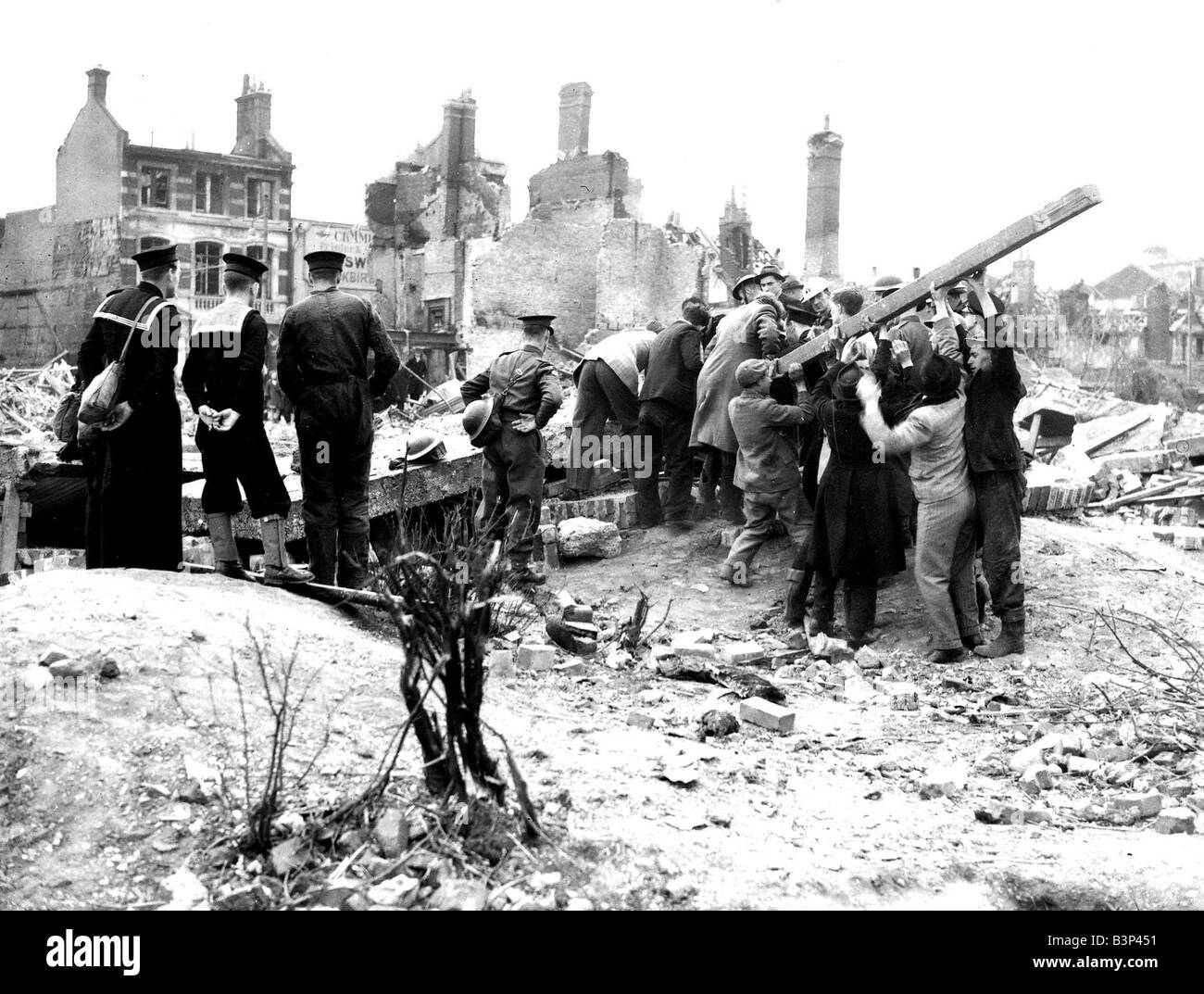 WW2 Air Raid Damage Bomb damage at Portsmouth The people of Portsmouth ...