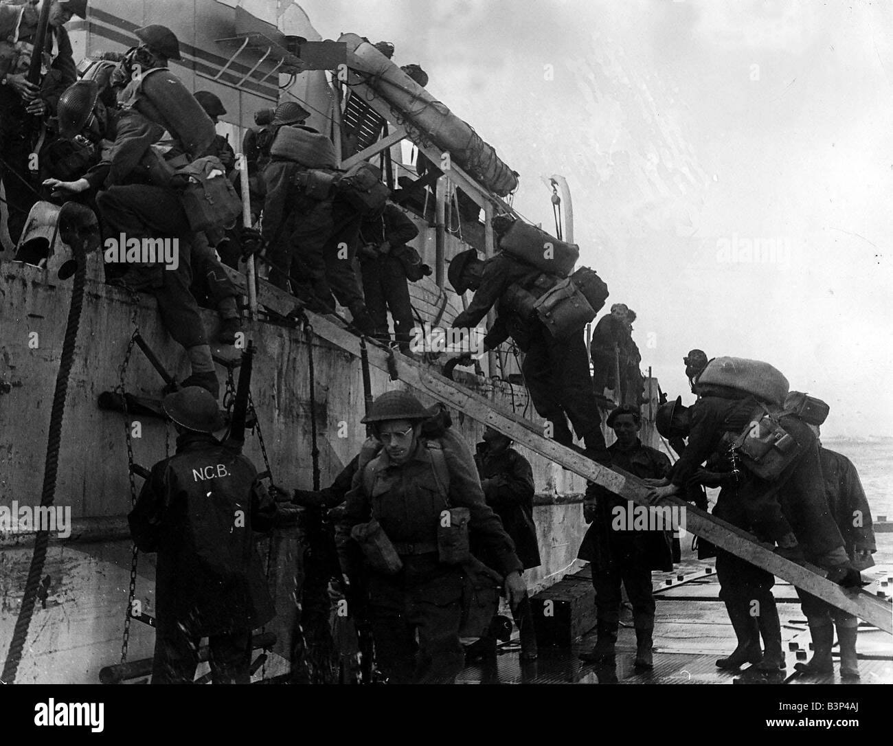 War Invasion Of France May 1945 British Troops come ashore from aboard ...
