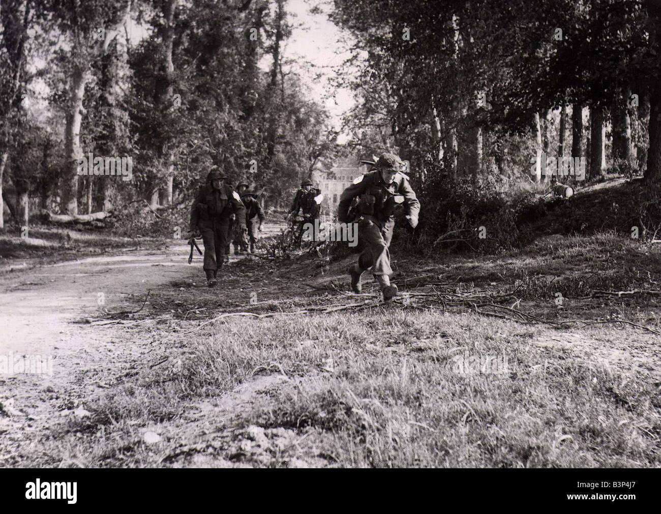 World War II Invasion of France Operation Overlord British infantry ...