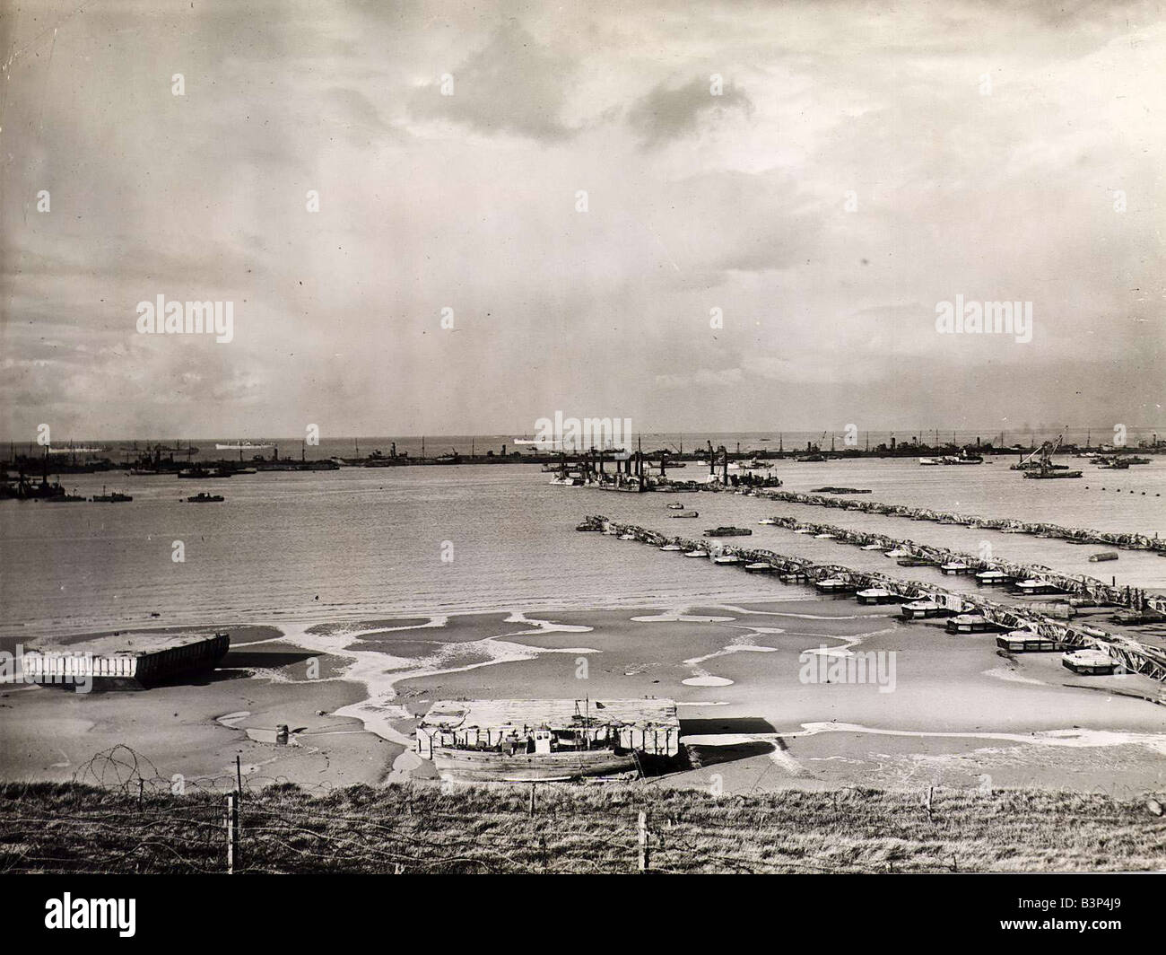 World War II Invasion of France Operation Overlord The Mulberry harbour ...