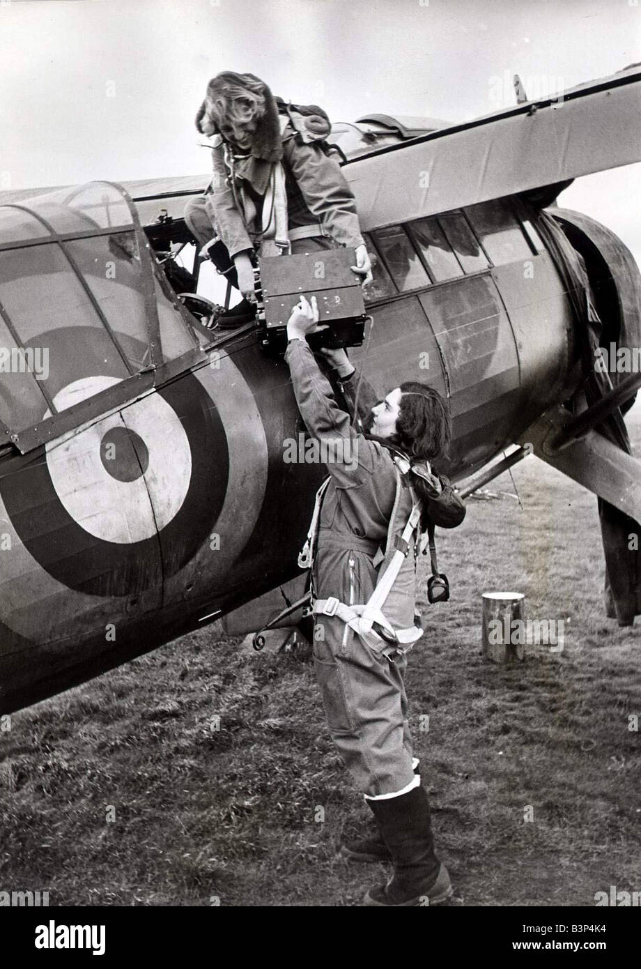 Royal Air Force Women Wrens attached thed to the Fleet Air Arm placing ...