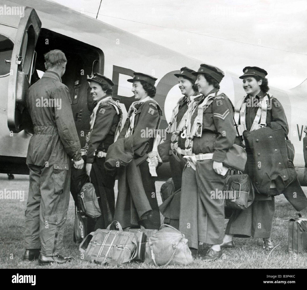 ATS Girls of the Castle bromwich detachmentof 845 control leave by air ...