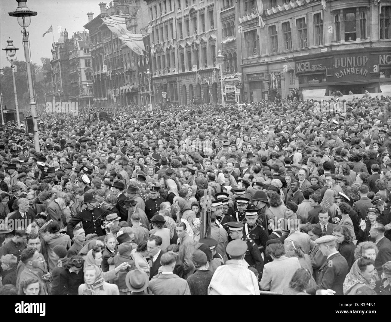 London victory celebration 1946 hi-res stock photography and images - Alamy
