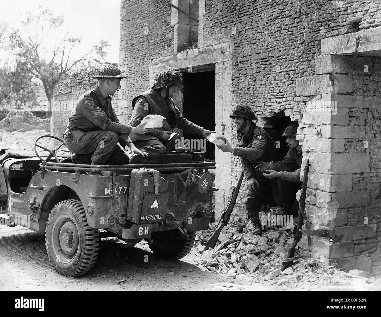 Ww2 british infantry soldiers hi-res stock photography and images - Alamy