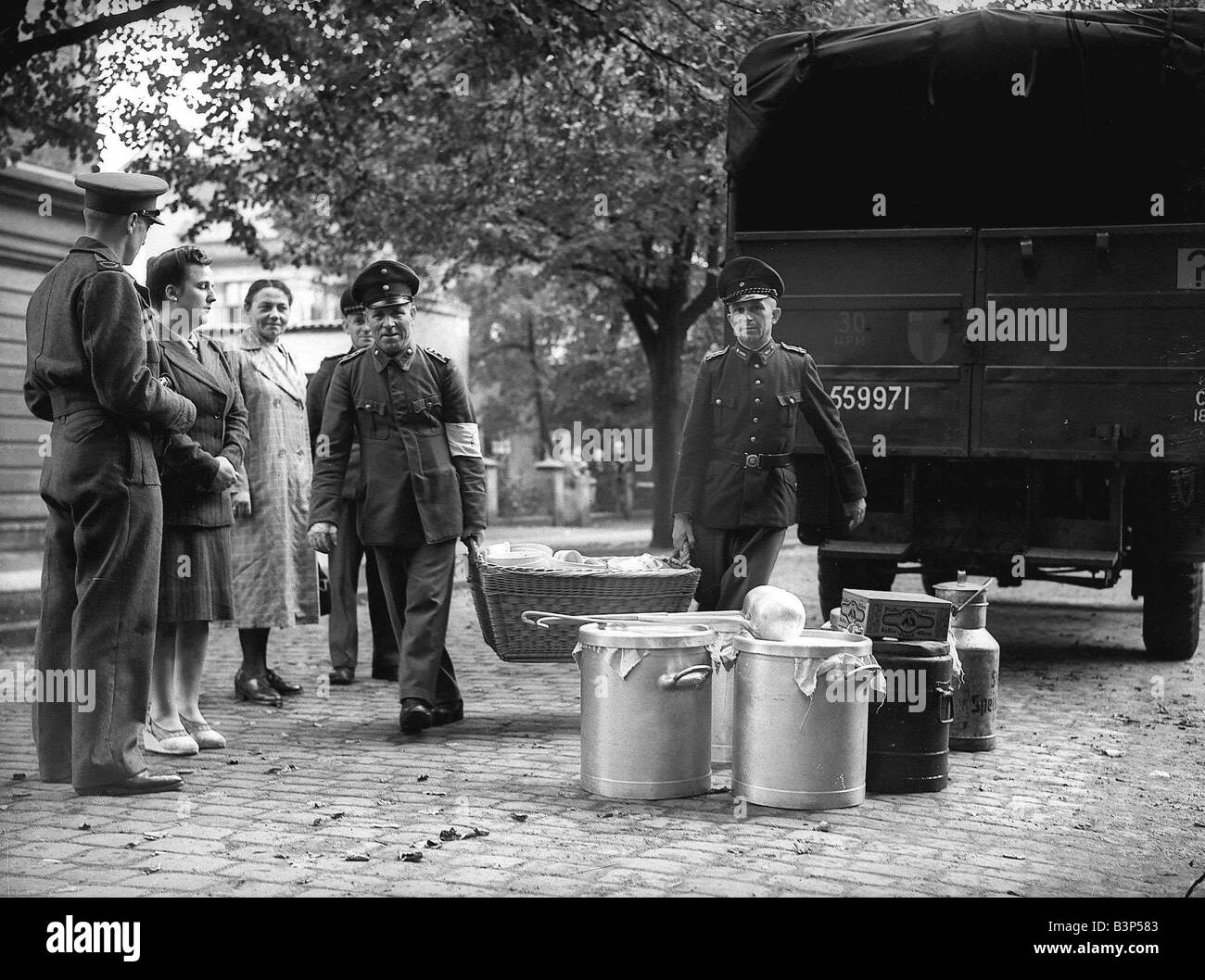 Belsen april 1945 british hi-res stock photography and images - Alamy
