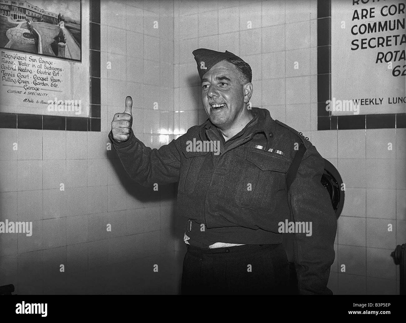 Ww2 smiling soldier hi-res stock photography and images - Alamy