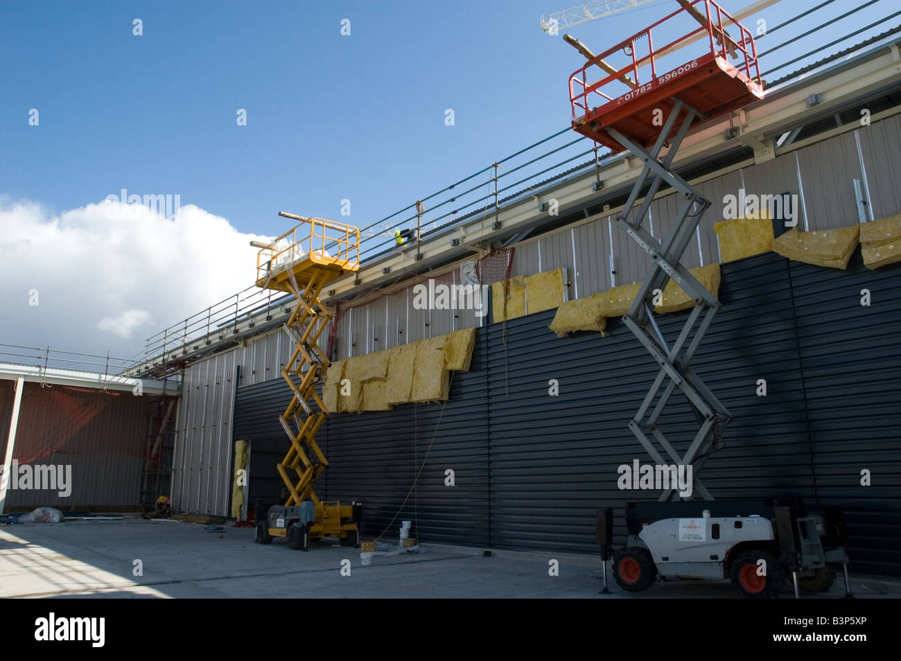 Insulation and cladding being applied to a building Stock Photo - Alamy