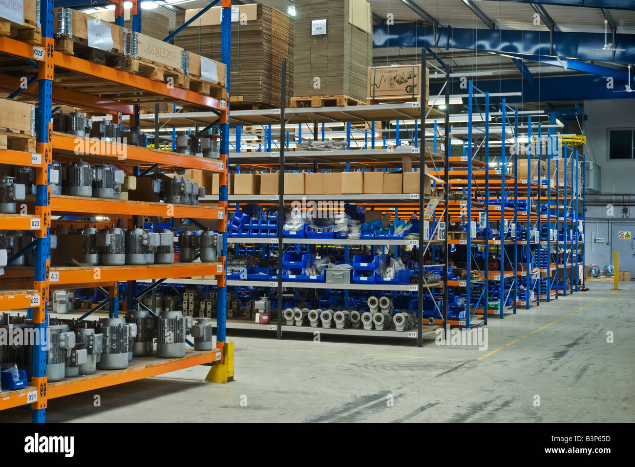 Heavy duty shelving hi-res stock photography and images - Alamy