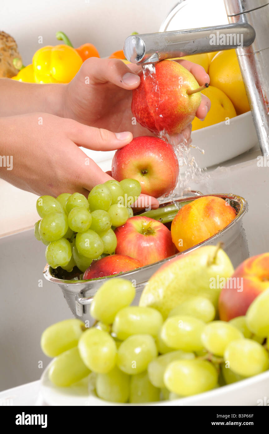 Apples washing hi-res stock photography and images - Alamy