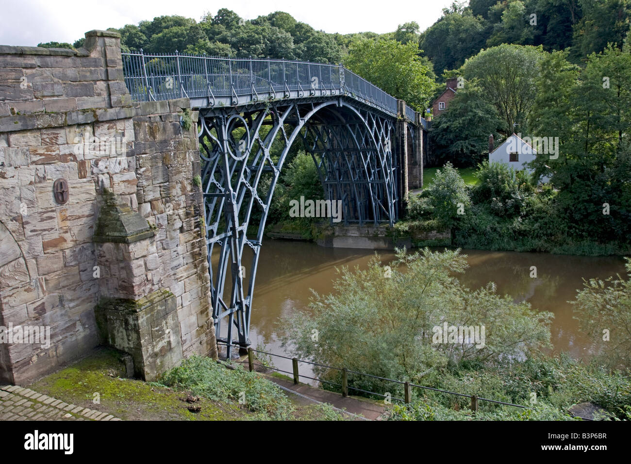 First cast iron bridge at Colabrookdale spanning gorge of River Severn ...
