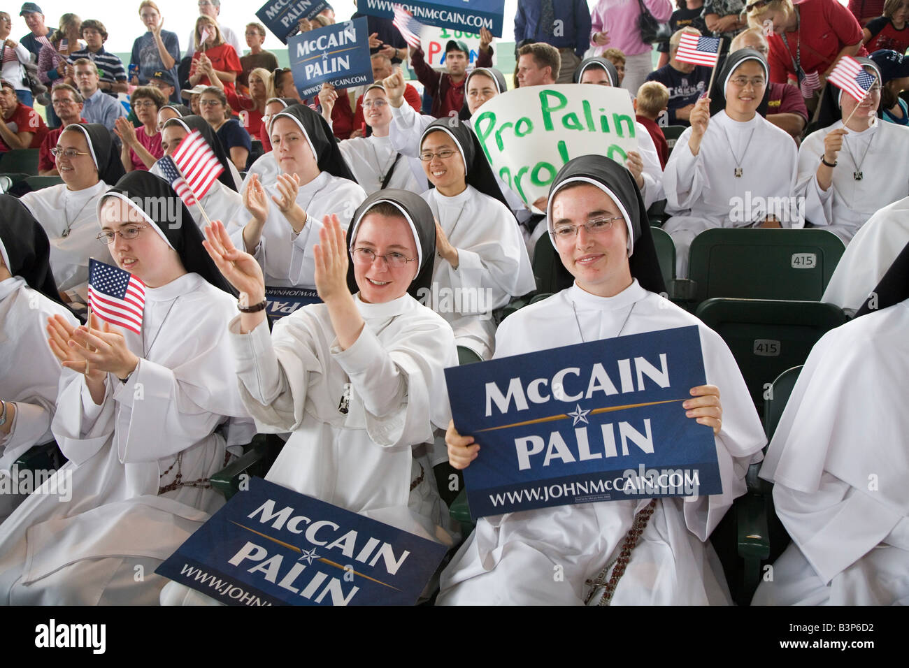 Catholic nun habit hi-res stock photography and images - Alamy