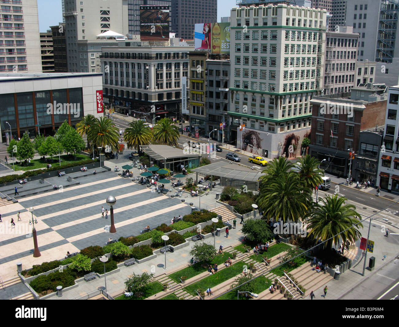 City center square hi-res stock photography and images - Alamy