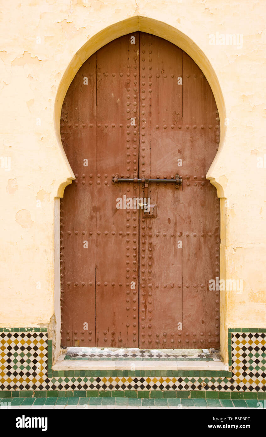 Traditional moroccan entry gate hi-res stock photography and images - Alamy