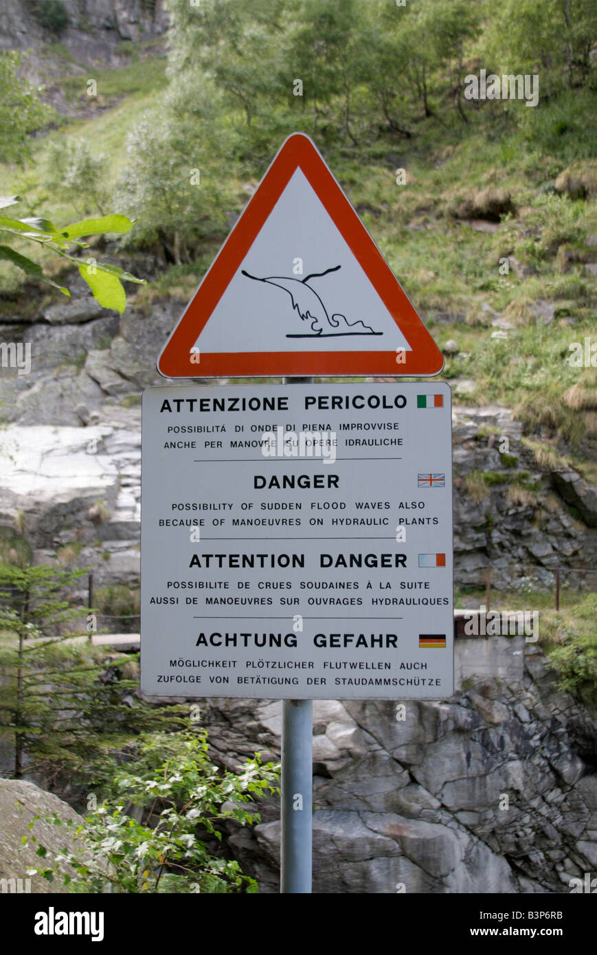 Flood signage hi-res stock photography and images - Alamy