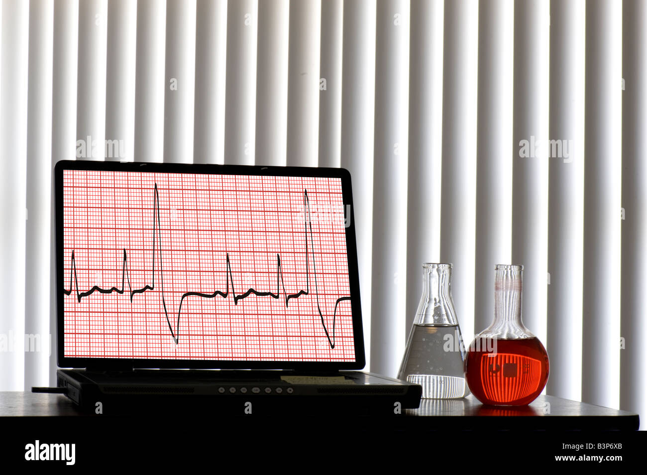 Electrocardiogram ekg hi-res stock photography and images - Alamy