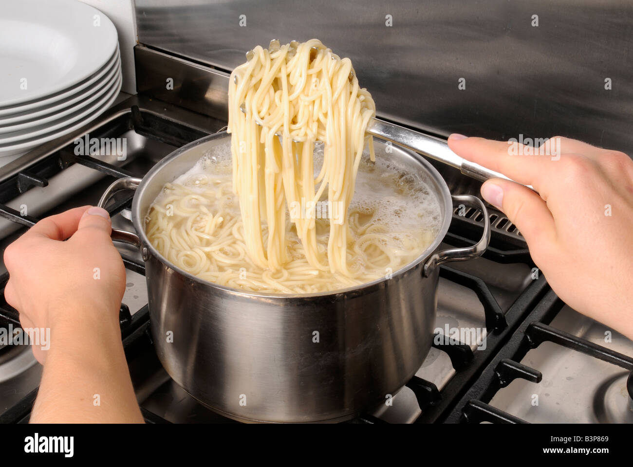 MAN COOKING SPAGHETTI Stock Photo - Alamy
