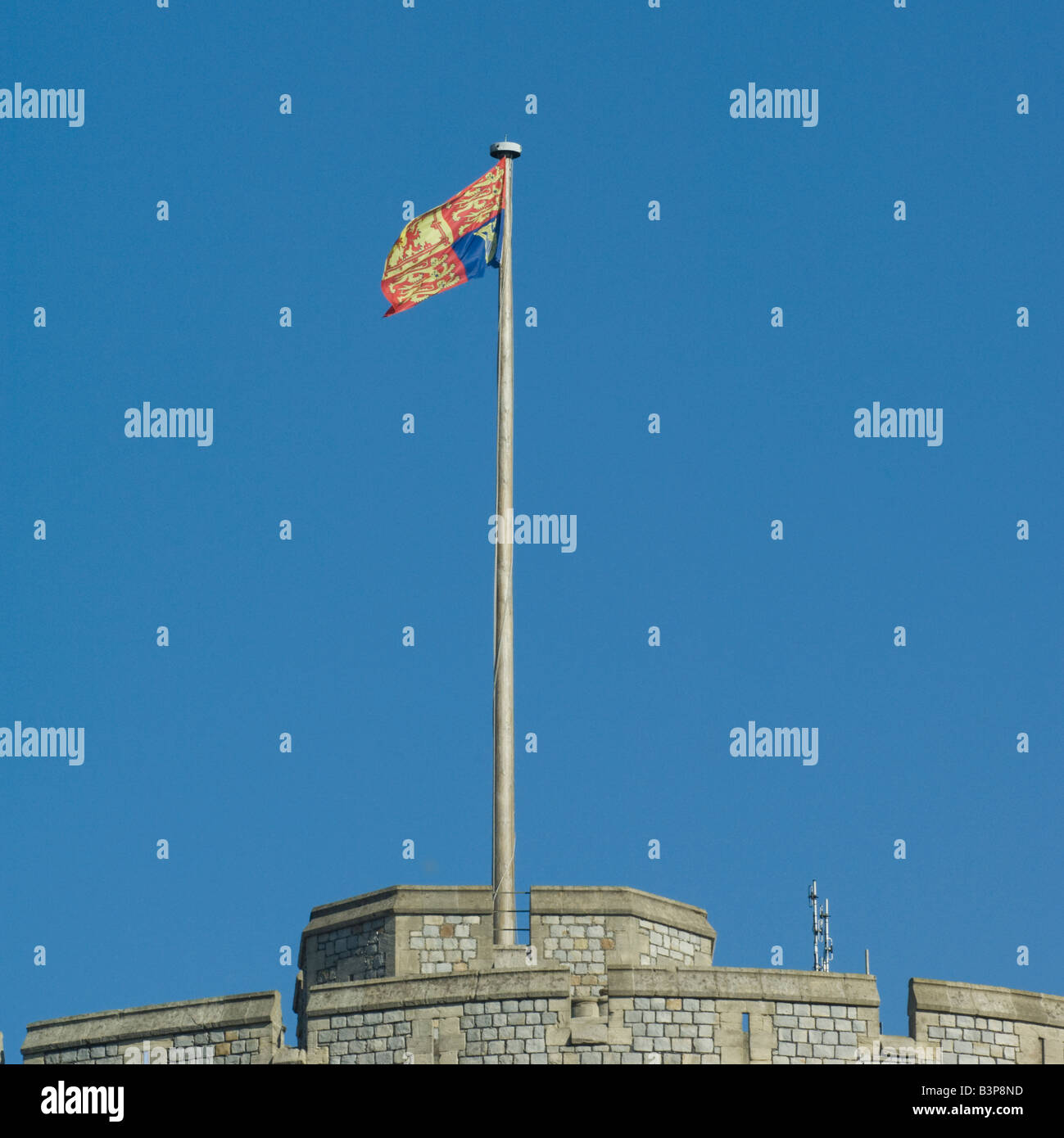 Royal Standard flag flying above Windsor Castle Stock Photo - Alamy
