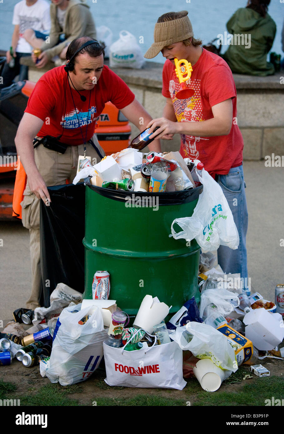 Cleaning up trash hi-res stock photography and images - Alamy