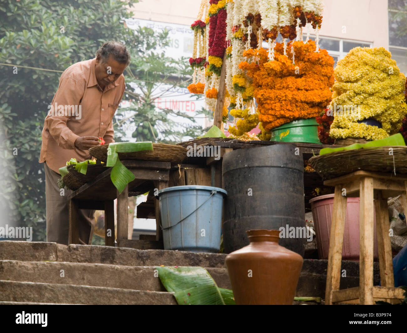 Flower vendor at work Stock Photo - Alamy